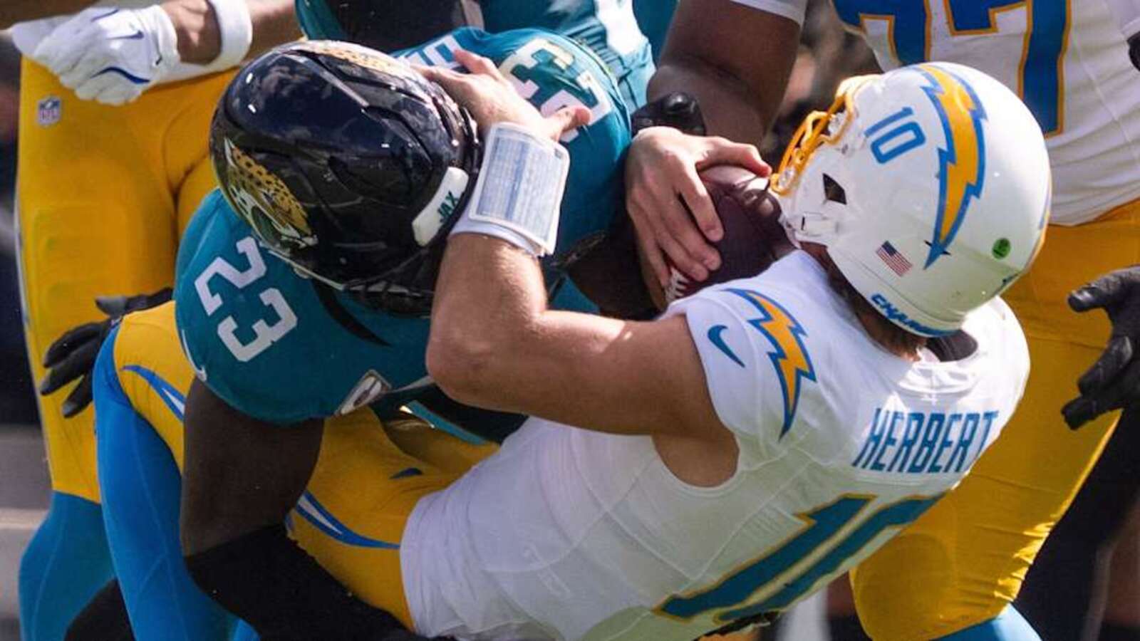 Chargers trade deadline acquisition benched in Week 11 loss | Yardbarker