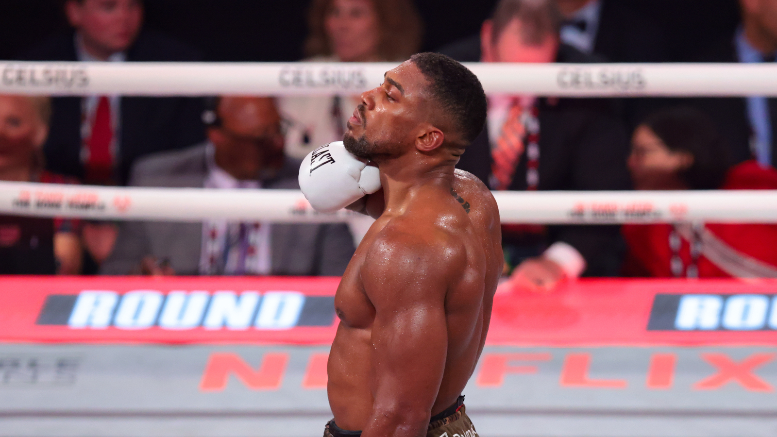 Frank Warren issues challenge to Anthony Joshua | Yardbarker