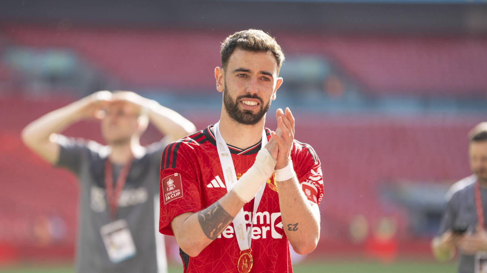 Former Premier League goalkeeper questions Bruno Fernandes transfer ...