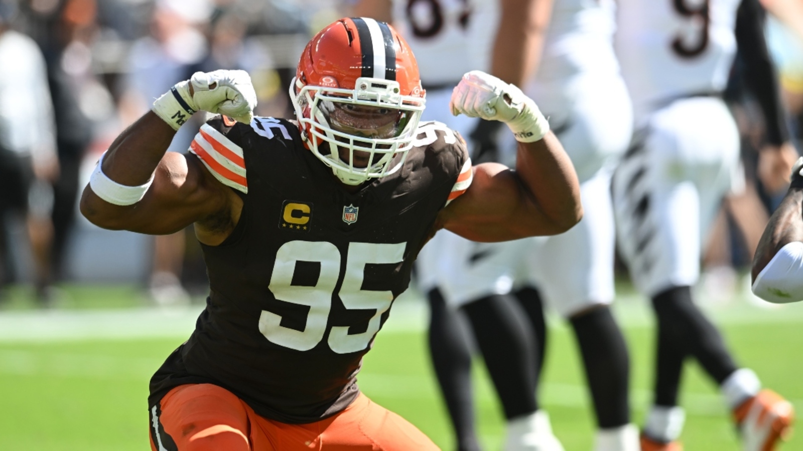 Myles Garrett breaks NFL single-season sack record in Week 18 vs ...