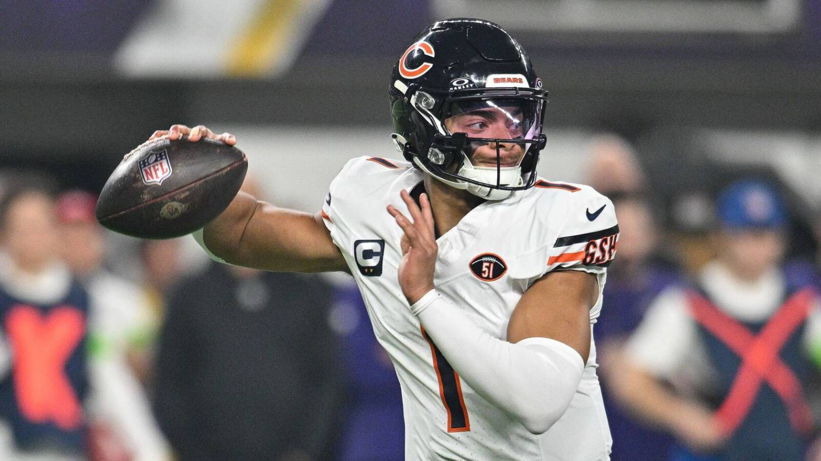 Analyst talks Bears' Justin Fields, Caleb Williams dilemma | Yardbarker