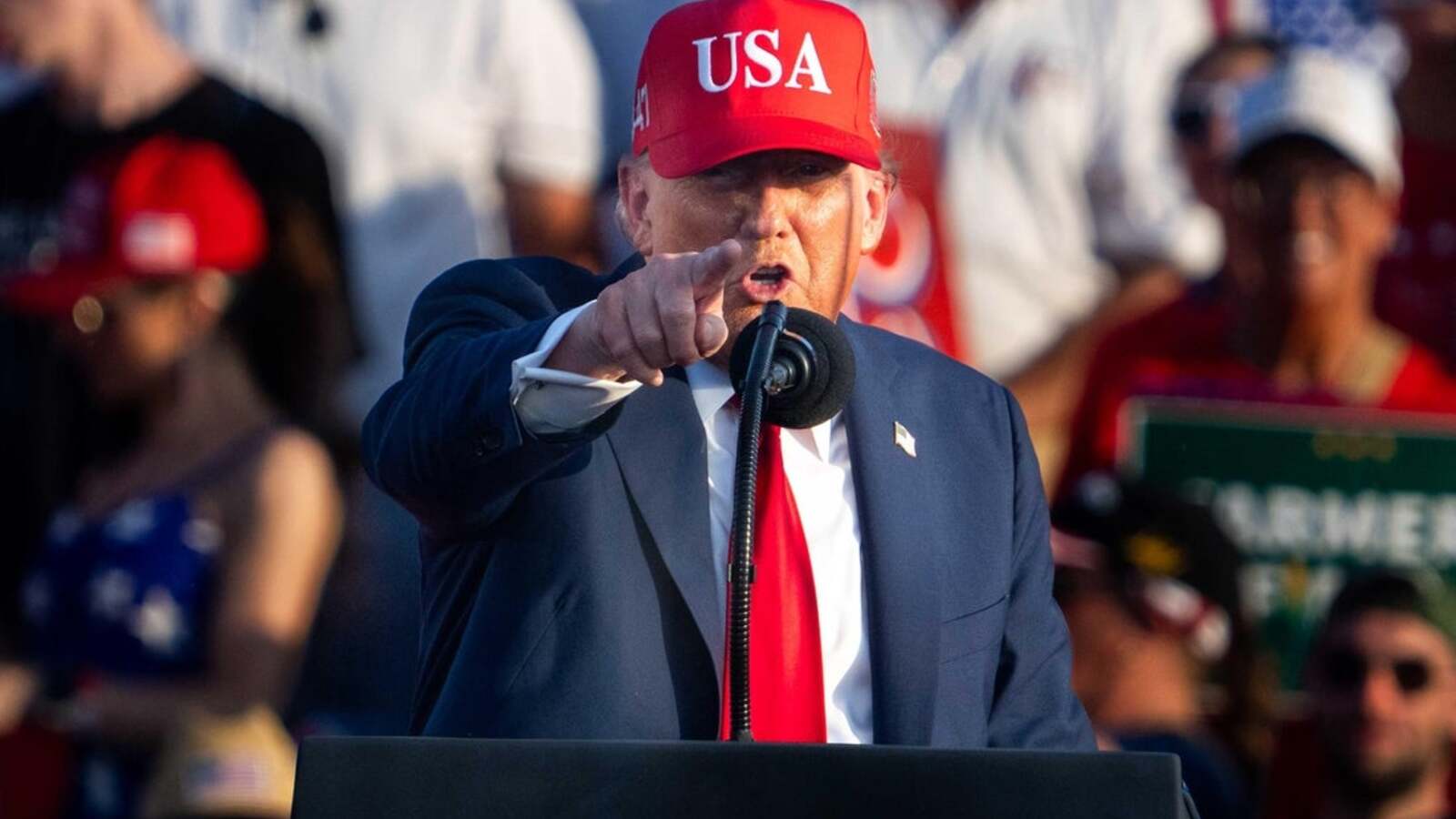 President Trump: UFC card coming to White House in '26 | Yardbarker
