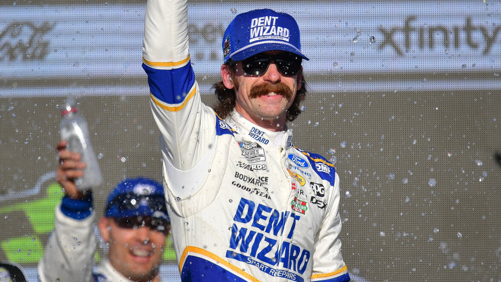 Ryan Blaney overcomes loose wheels, mistakes to win at Phoenix | Yardbarker