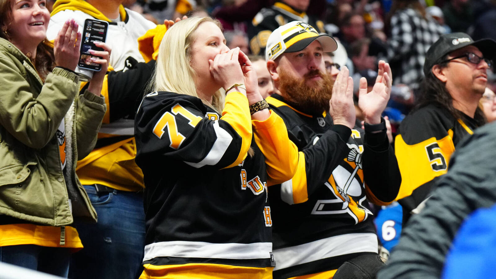 Watch: Penguins fans erupt in anti-Steelers OC chant | Yardbarker