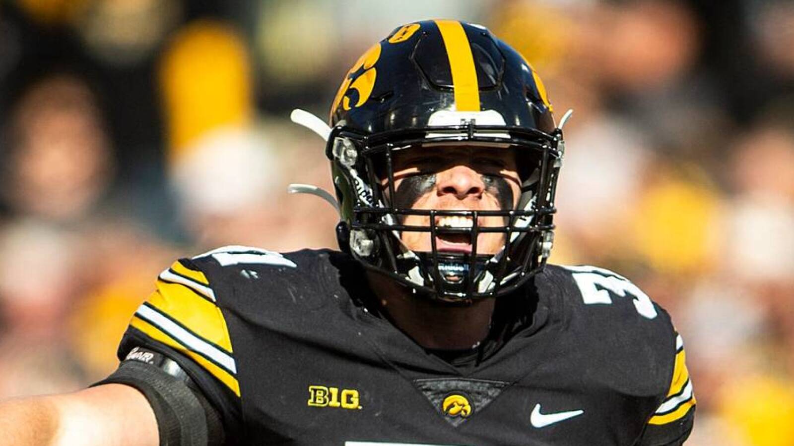 Iowa's Campbell is the definition of an elite linebacker | Yardbarker