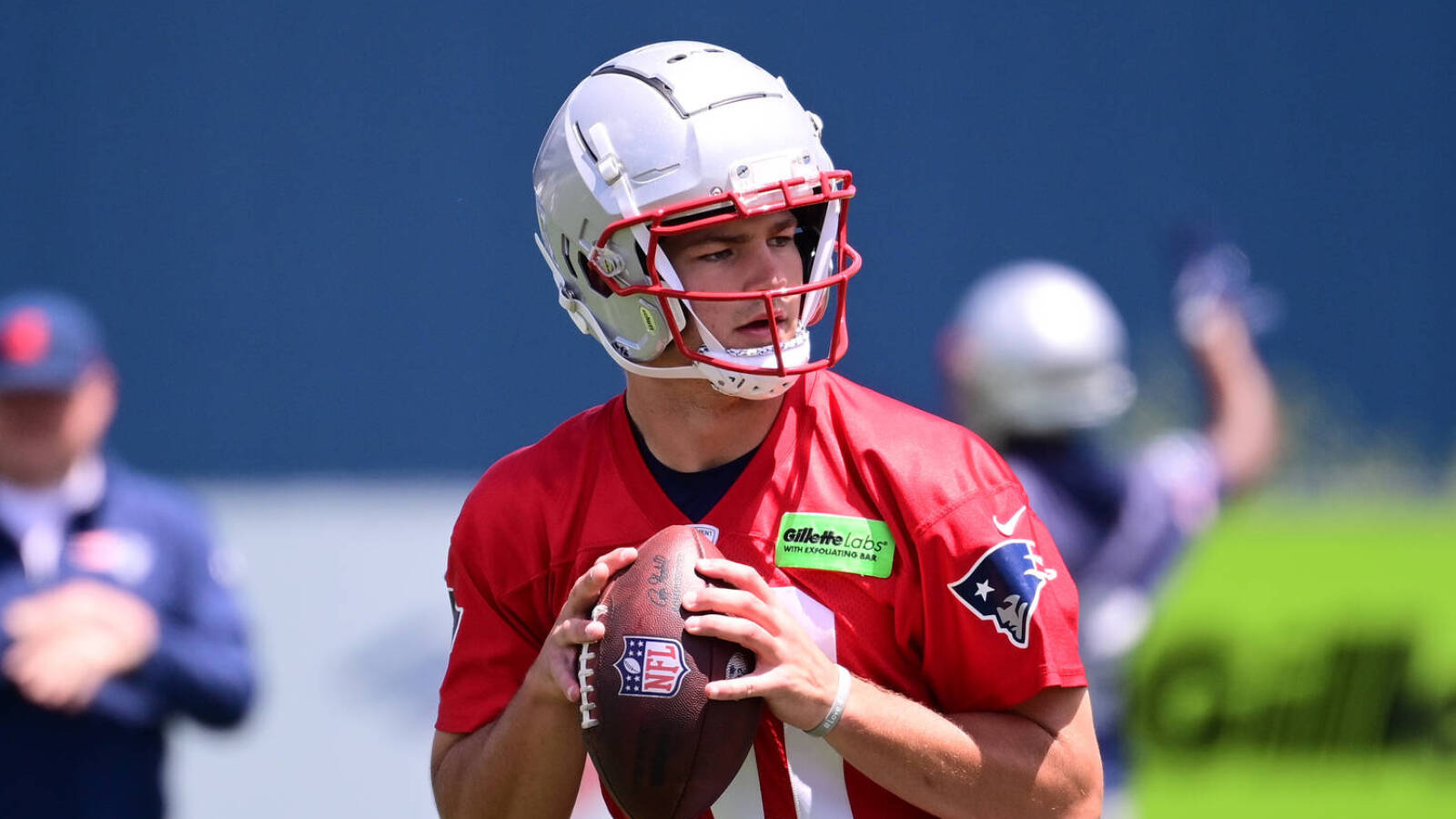 Jacoby Brissett gushes over Drake Maye after practice | Yardbarker