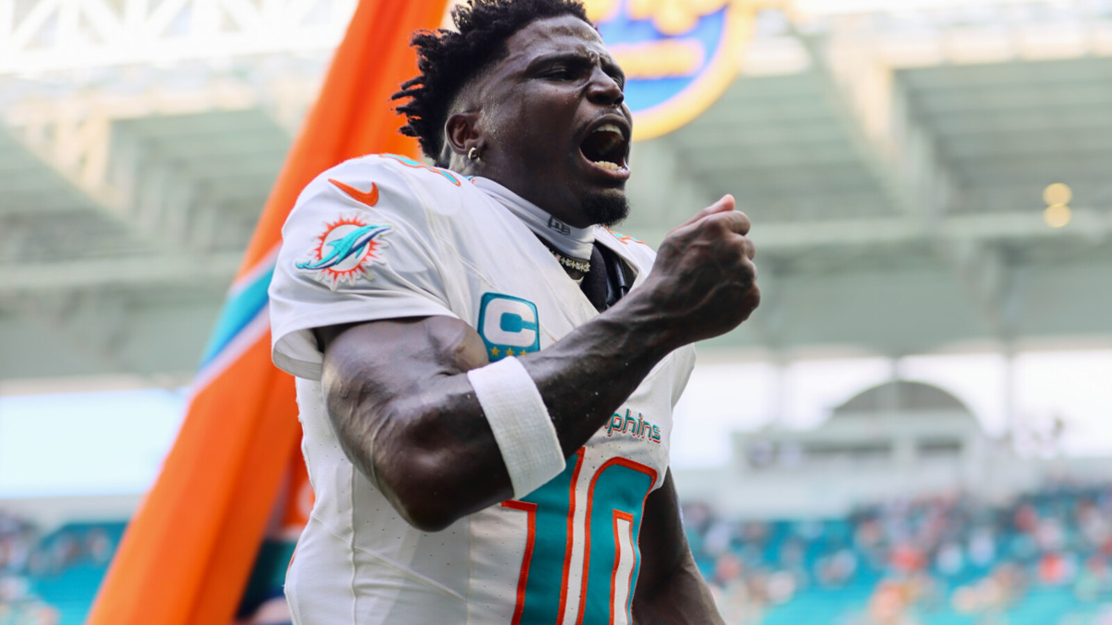 Former Chiefs Star Sends Tyreek Hill a message, Hints at Kansas CIty Return | Yardbarker