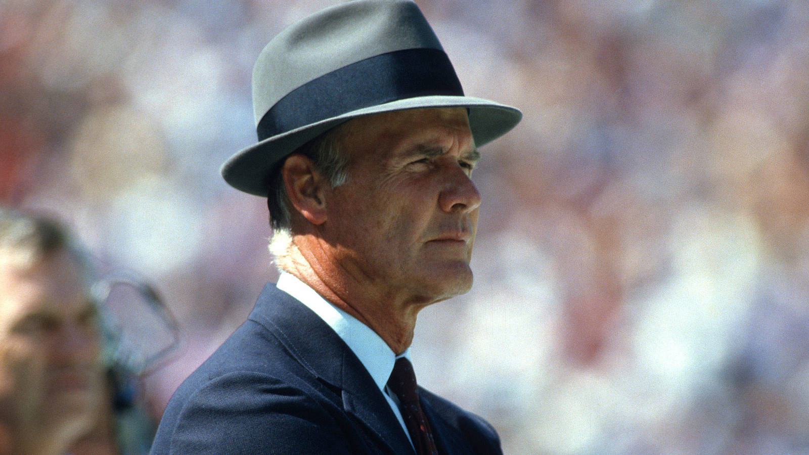Professional coaches/managers who were with their teams the longest ...
