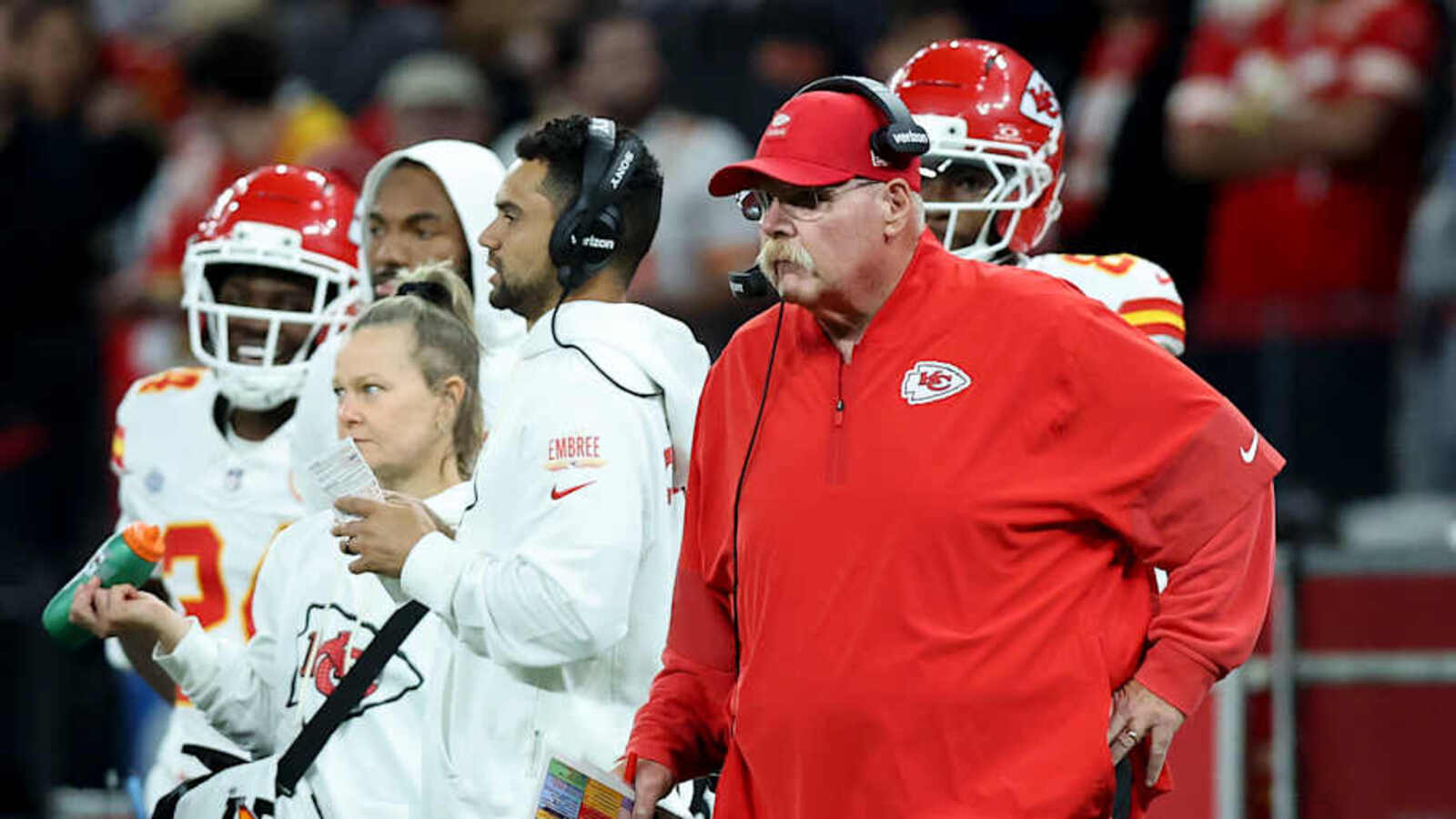 Tush push rage explodes in Chiefs loss as refs let Eagles off easy | Yardbarker