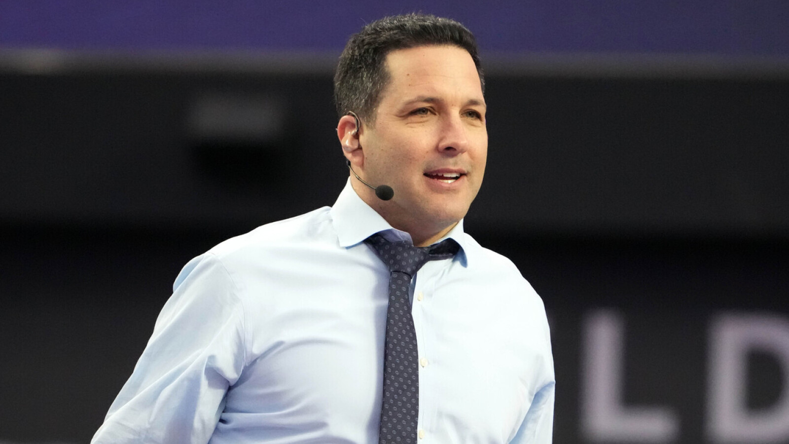 Watch: ESPN's Adam Schefter takes on NFL Network's Rich Eisen in 40-yard dash | Yardbarker