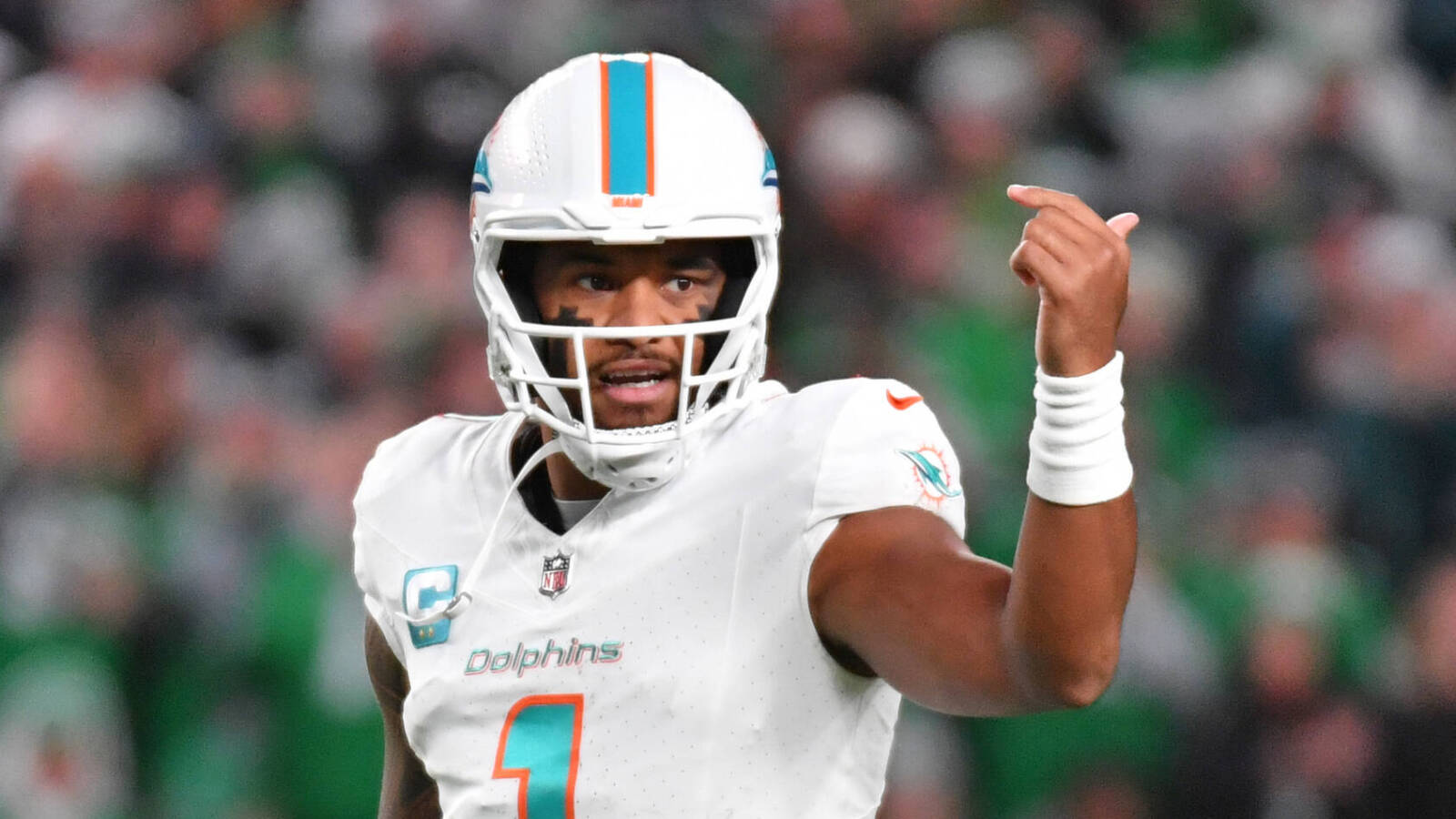 Watch: Bad snap dooms Dolphins in loss to Chiefs | Yardbarker