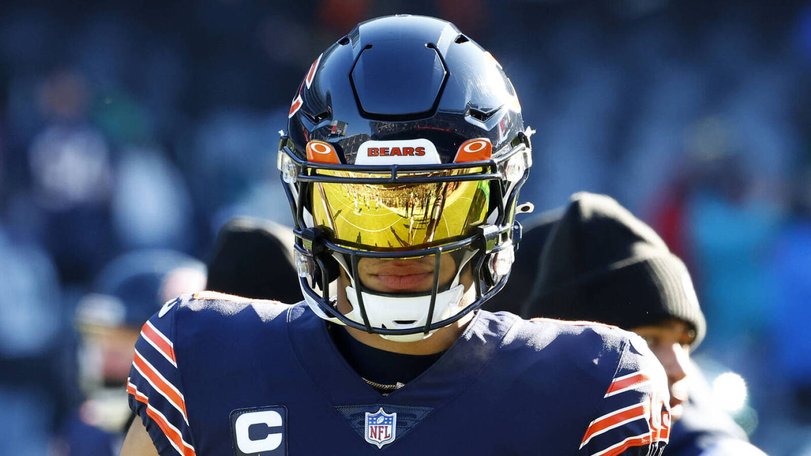 Watch: Bears QB Justin Fields dazzles with another impossible play | Yardbarker