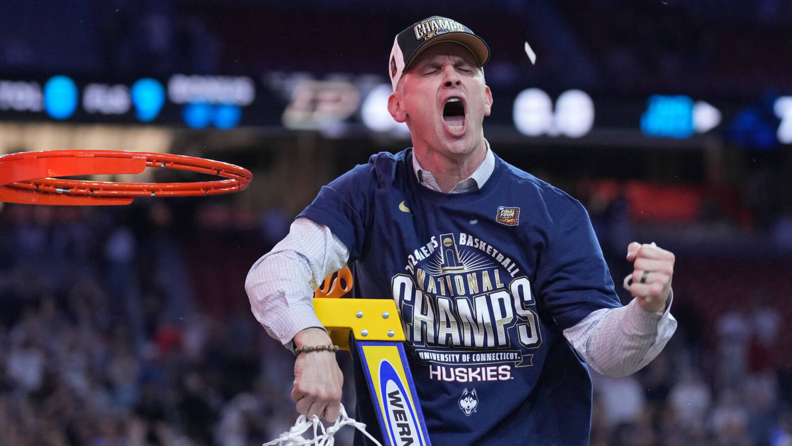 Dan Hurley celebrated with UConn legend after winning national ...