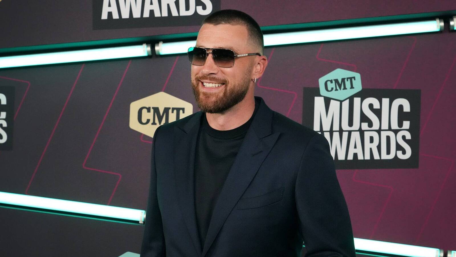 New Heights live show pays tribute to one of Travis Kelce's most ...