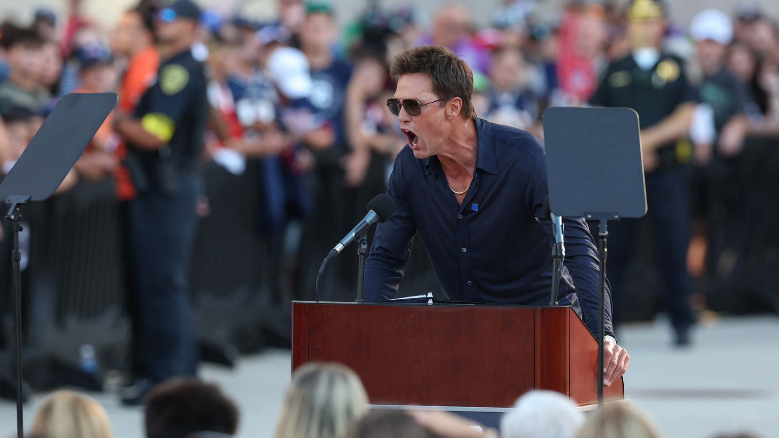 Tom Brady Makes Impassioned Plea to Parents and Coaches of NIL Era ...