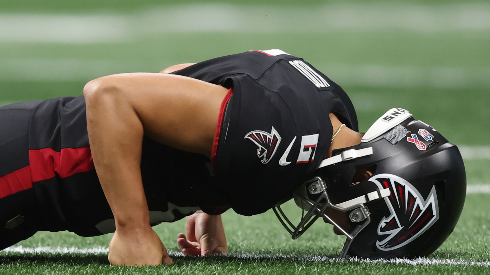 Falcons release third-leading scorer in team history, sign replacement ...