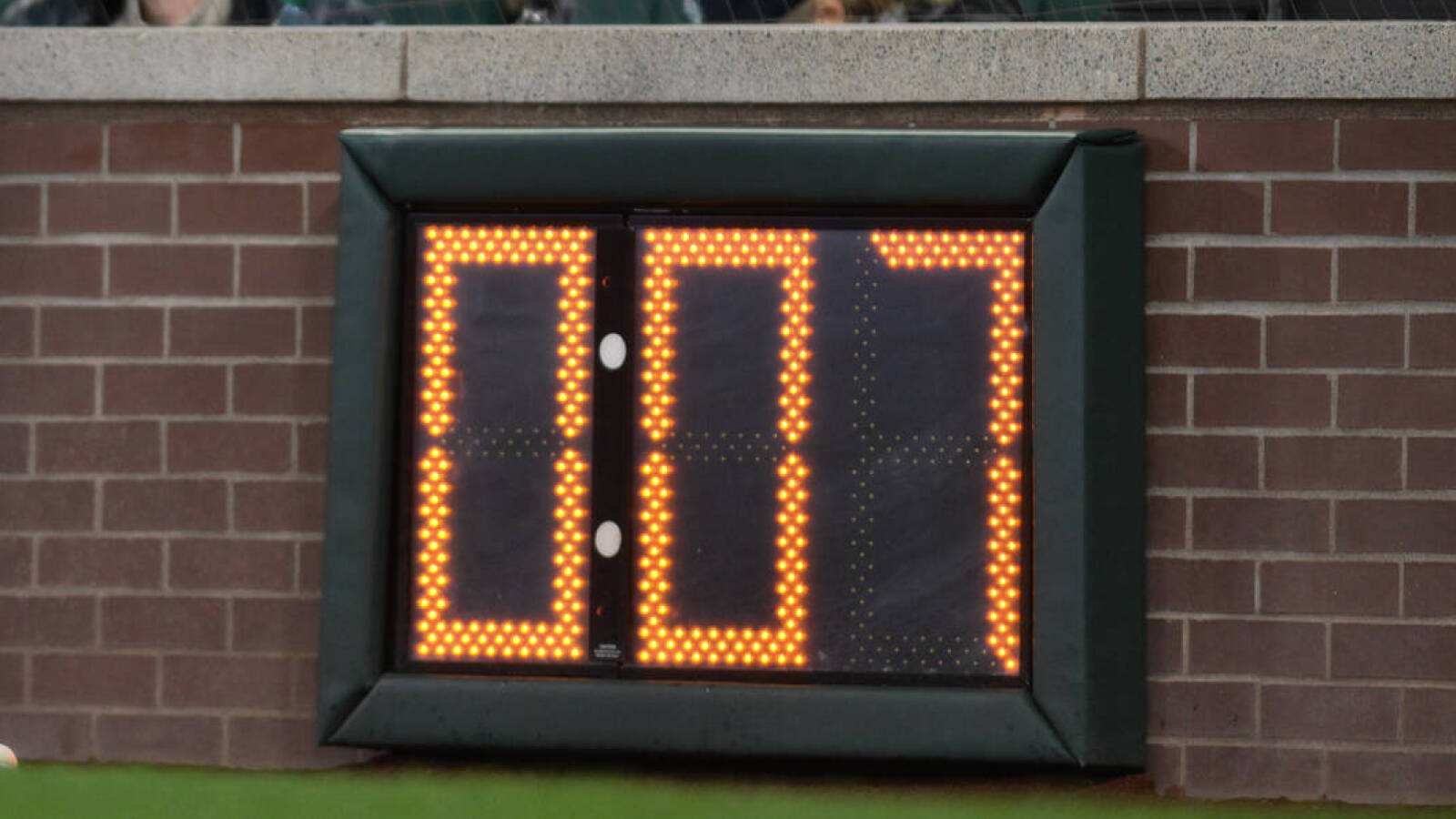 MLB to make change to pitch clock for 2024 | Yardbarker