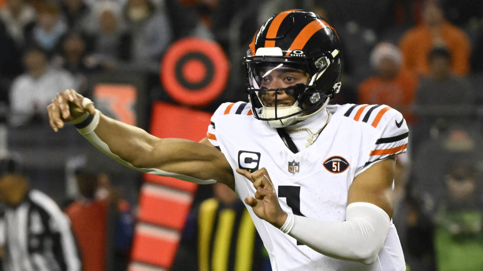 Former NFL veteran makes case for Bears to keep Justin Fields | Yardbarker