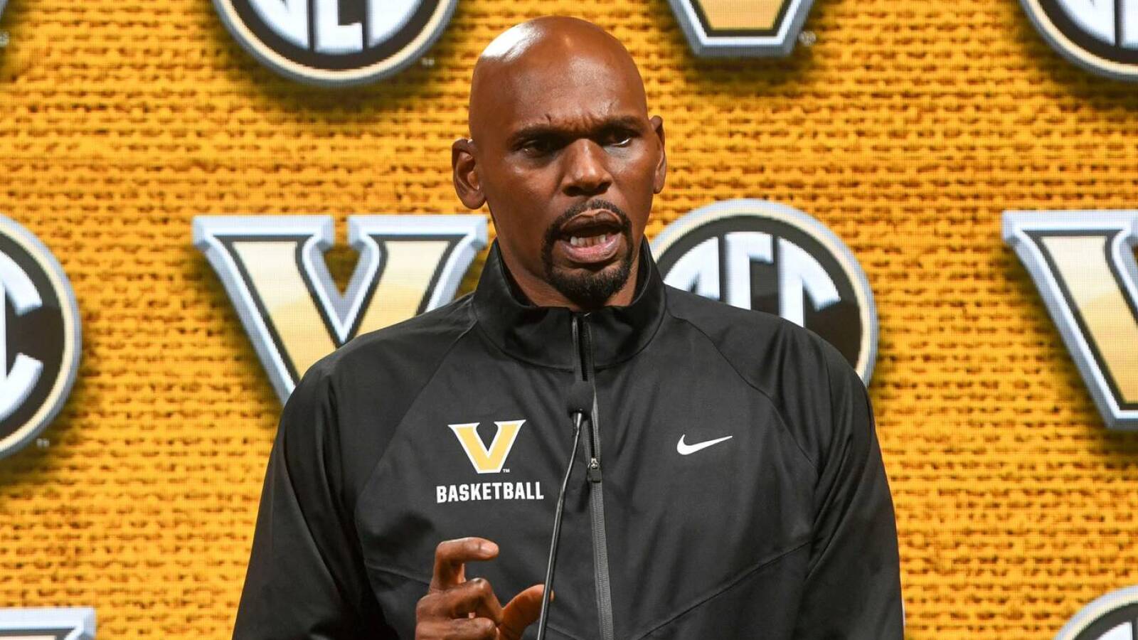 Stackhouse: 'Maybe' one SEC coach can beat me in H-O-R-S-E | Yardbarker