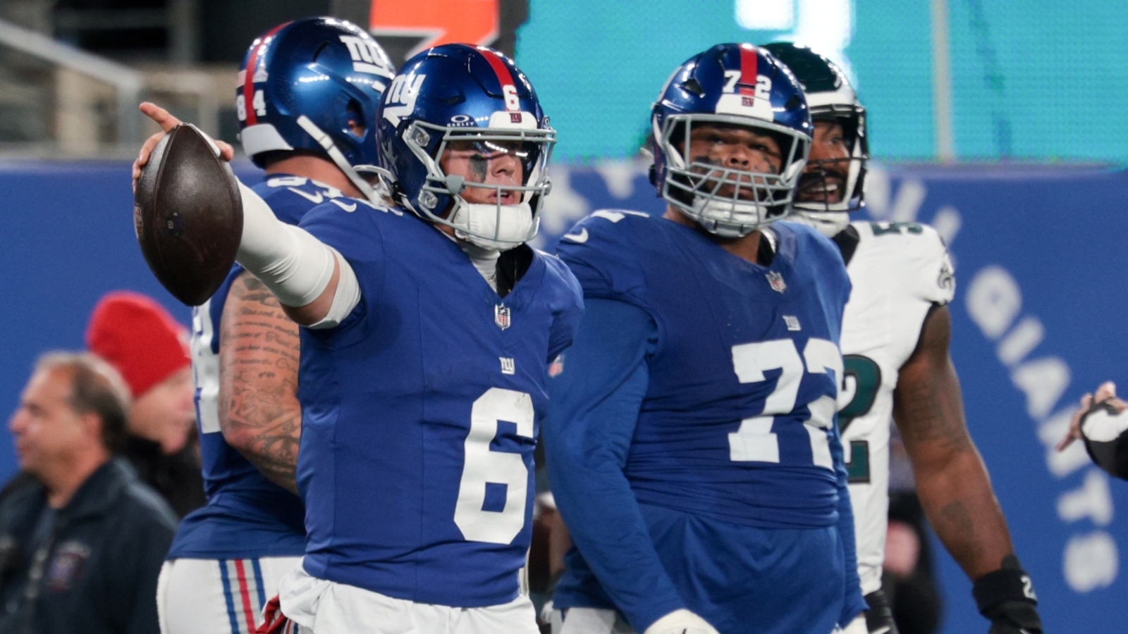 Jaxson Dart injury update: Giants QB exits TNF game vs. Eagles | Yardbarker