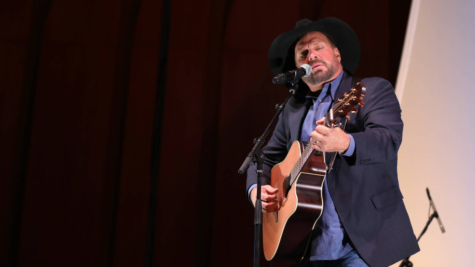 20 country songs that will definitely make you cry | Yardbarker