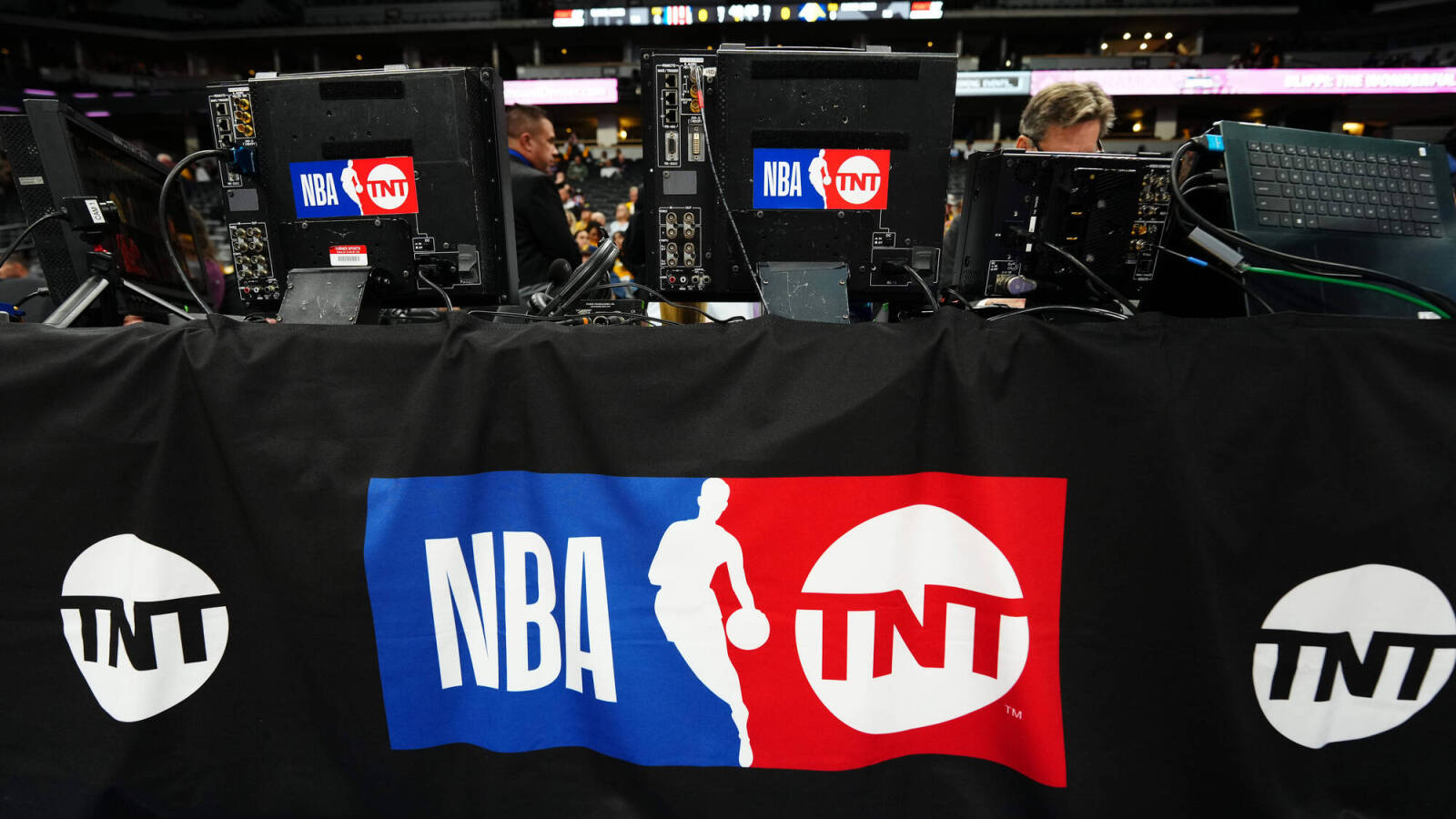TNT not throwing in towel on potential media deal with NBA | Yardbarker