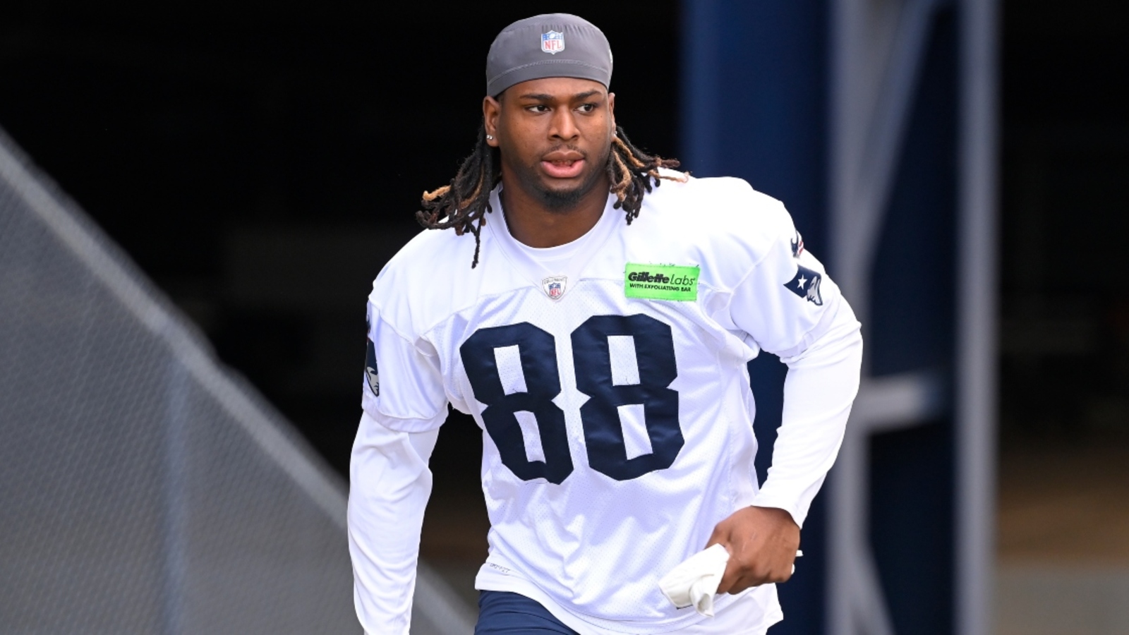 Jaheim Bell on playing tight end where Rob Gronkowski did: ‘I can ...