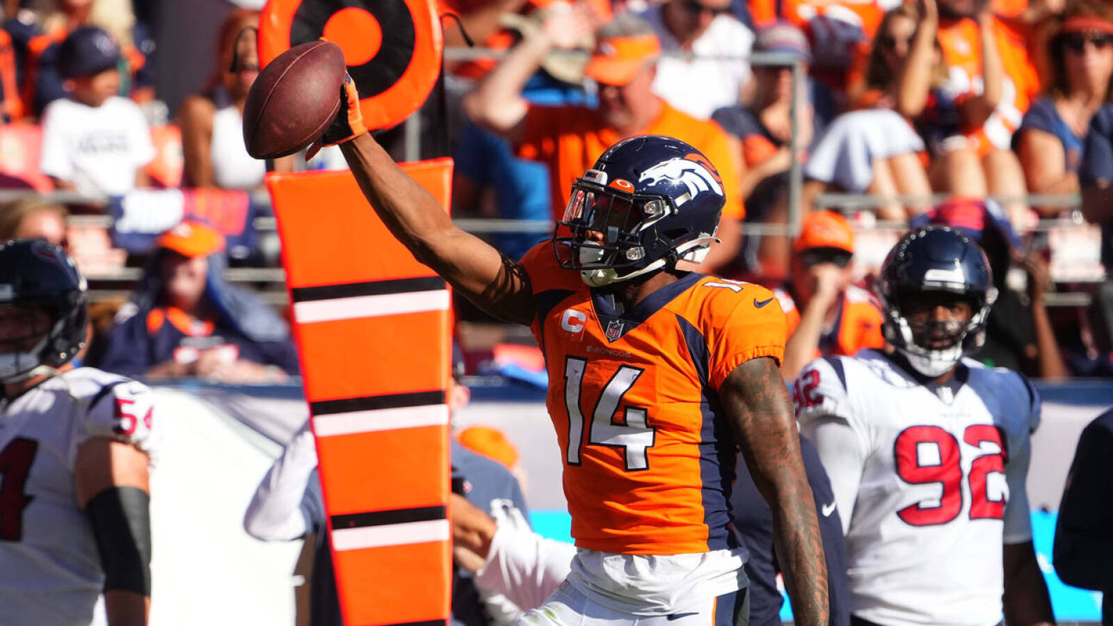 Two Broncos WRs collide, catch Wilson pass simultaneously | Yardbarker