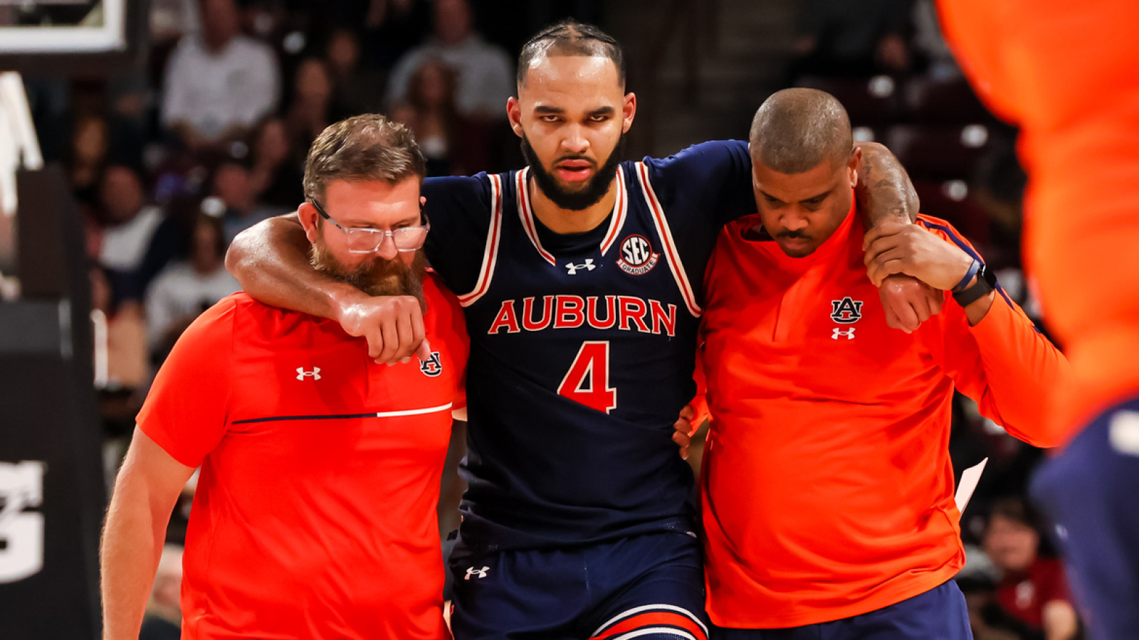 No. 2 Auburn avoids upset but loses star player vs. South Carolina ...
