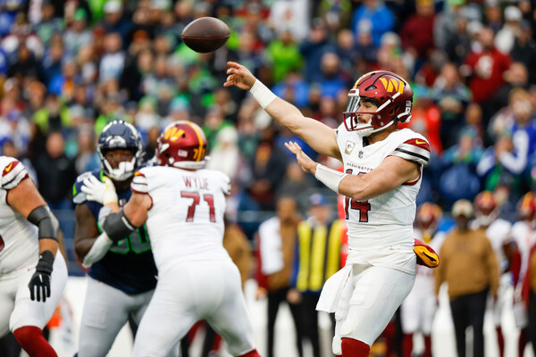Justin Fields vs. Sam Howell: Did Seahawks Make the Right Trade ...