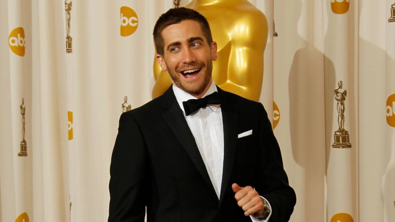 Jake Gyllenhaal appears to throw shade at Taylor Swift | Yardbarker Jake Gyllenhaal appears to throw shade at Taylor Swift | Yardbarker