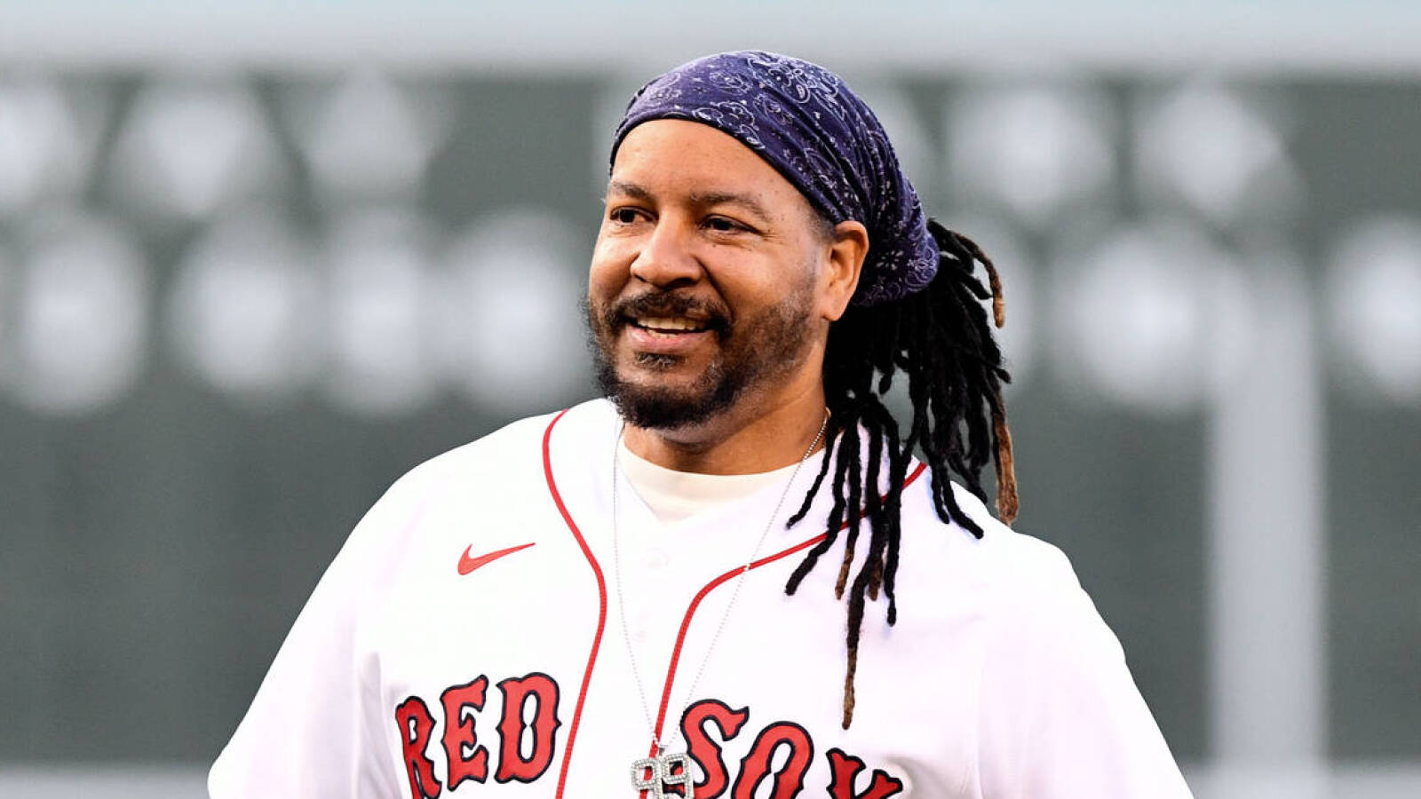 Watch: Two-time champ still has a nice swing at 51 years old | Yardbarker