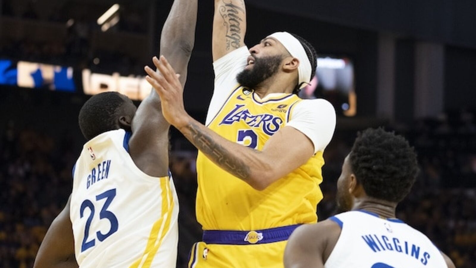 Anthony Davis Leaves Game 5 Against Warriors In Wheelchair After ...