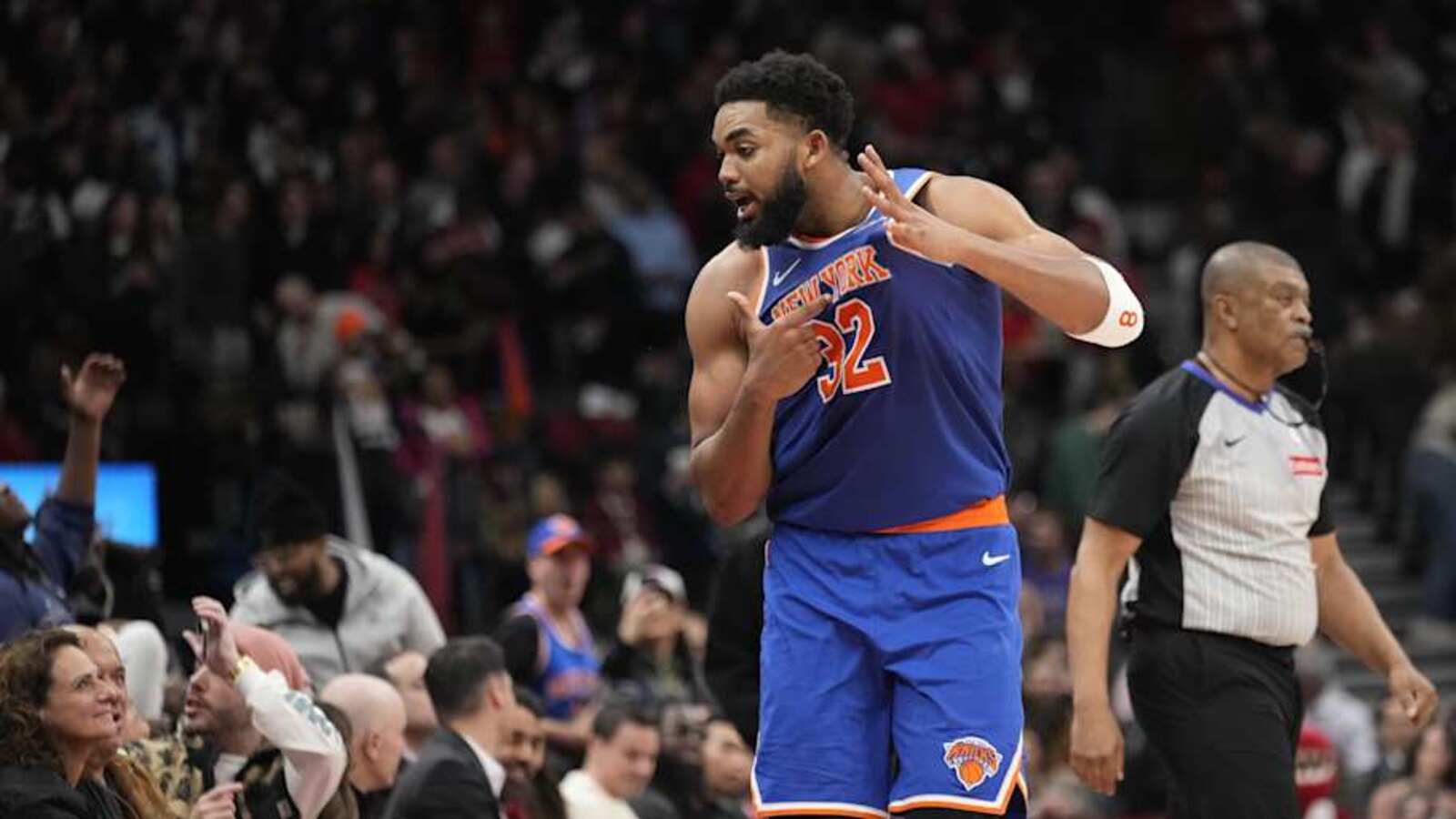 NBA Fan Runs On Court During Knicks-Timberwolves Game | Yardbarker