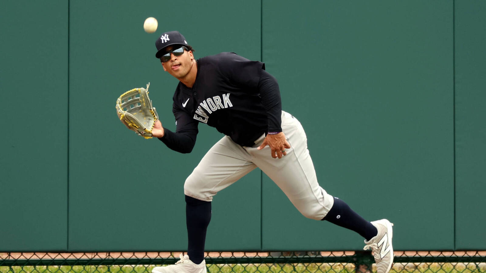 Yankees’ new 2X-Gold Glove winning outfielder is a luxury depth item ...