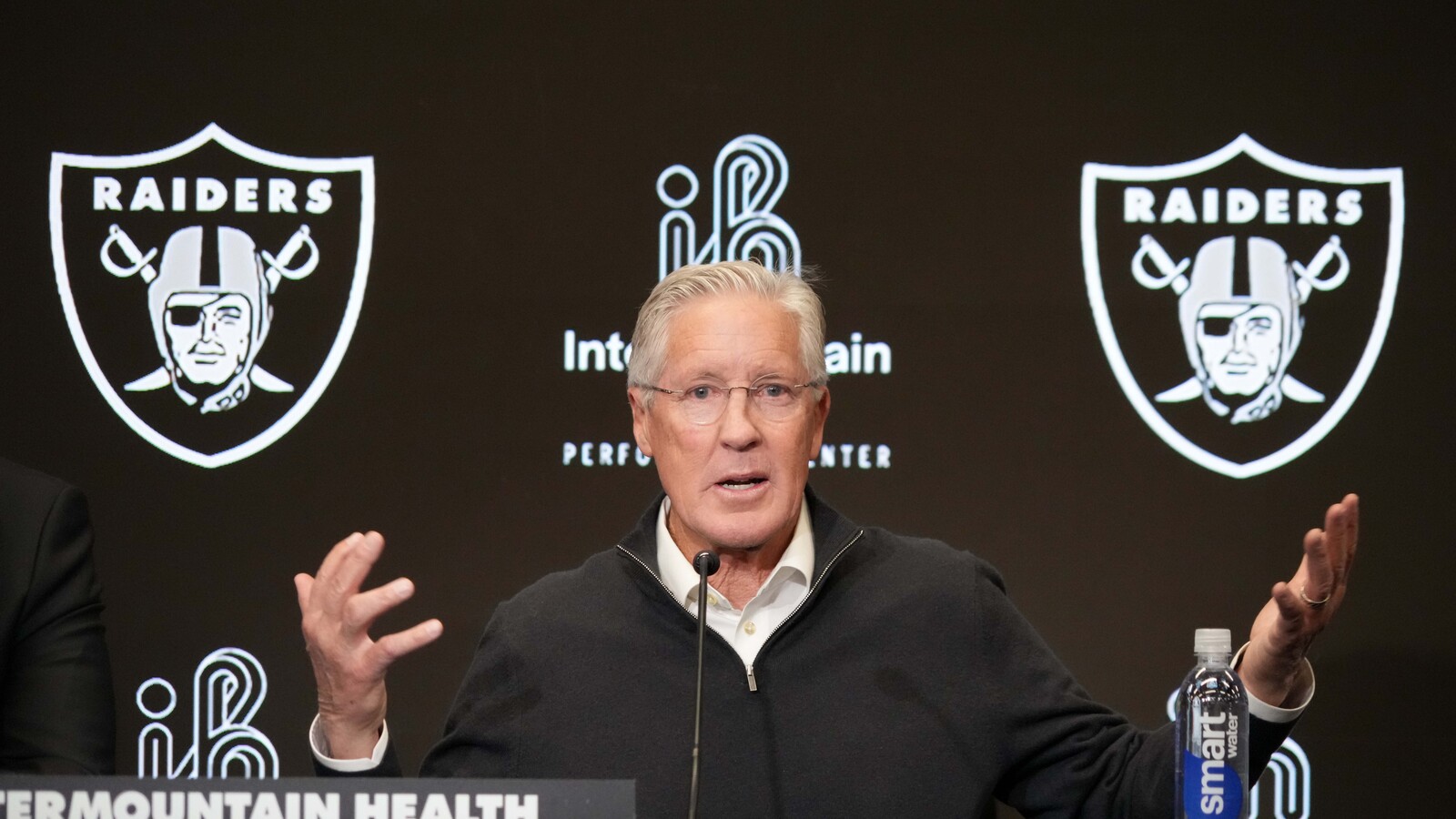Raiders Officially Announce 2025 Coaching Staff | Yardbarker