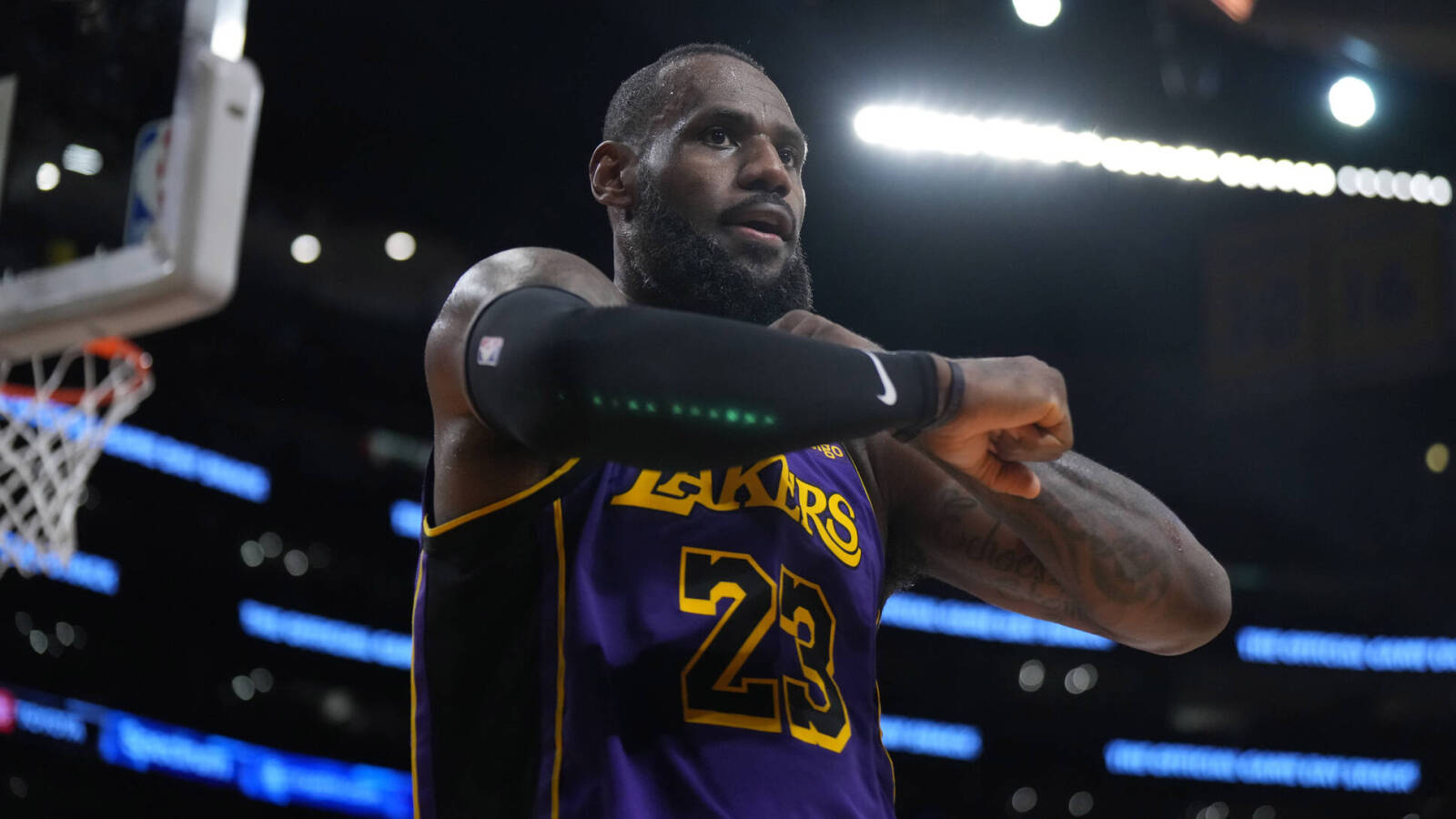 Dwight Howard Compares Kobe Bryant To Batman, LeBron James To Thor And Thanos | Yardbarker