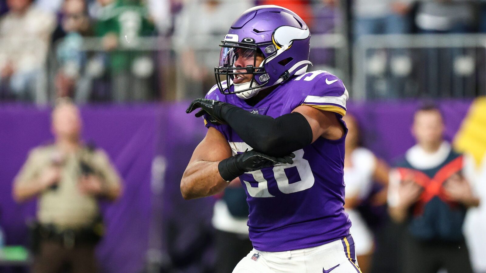 Photos of Jordan Hicks’ 'Compartment Syndrome' Injury Have Surfaced and ...