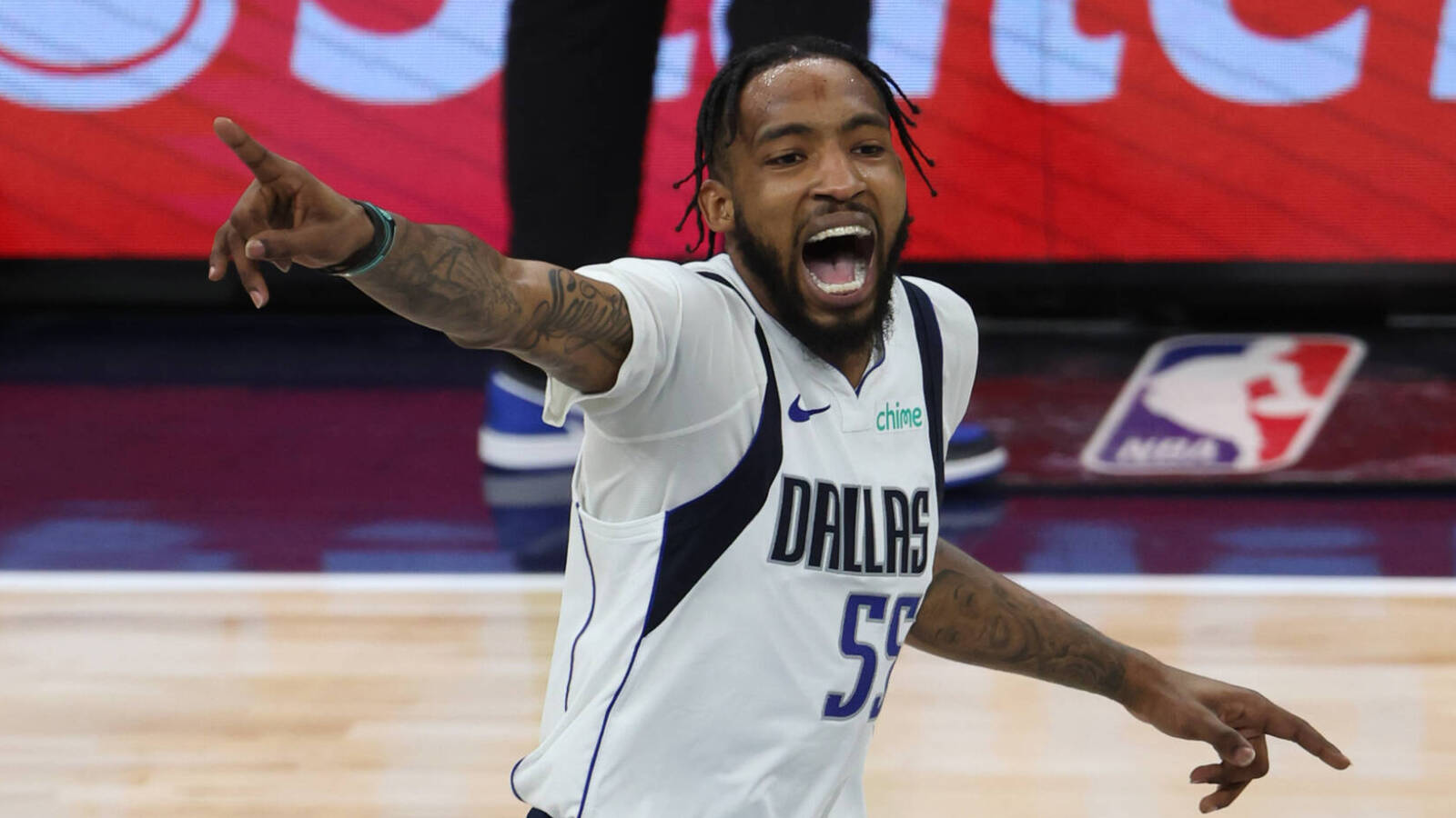Watch: Derrick Jones Jr. takes over in the second quarter | Yardbarker