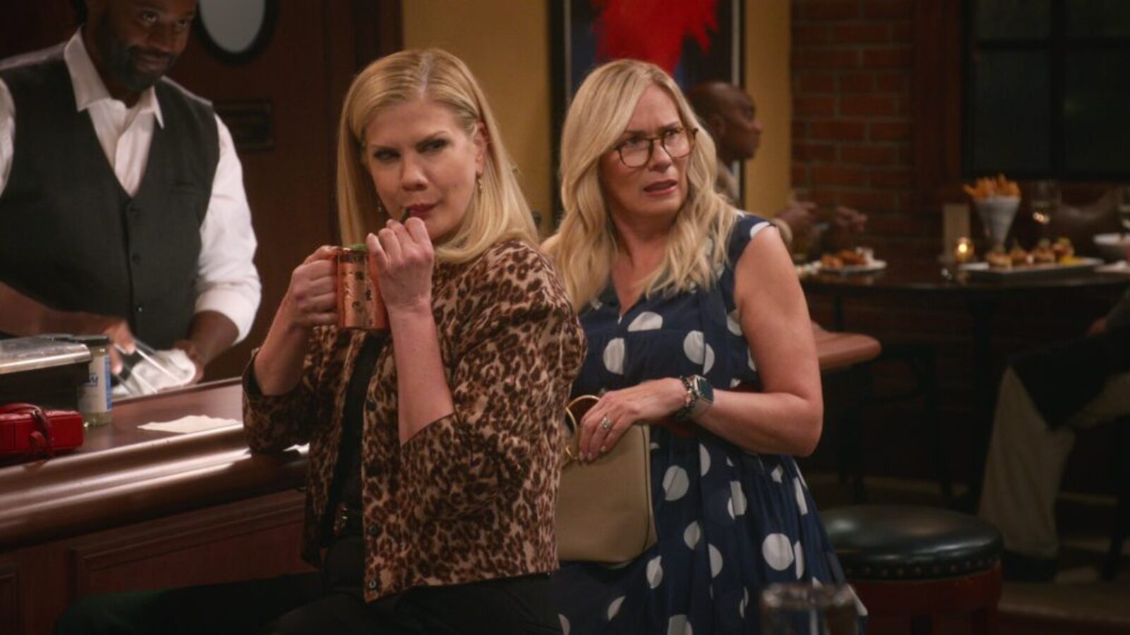 ‘Leanne’ Star Leanne Morgan on Learning TV Ropes From Onscreen Sister ...