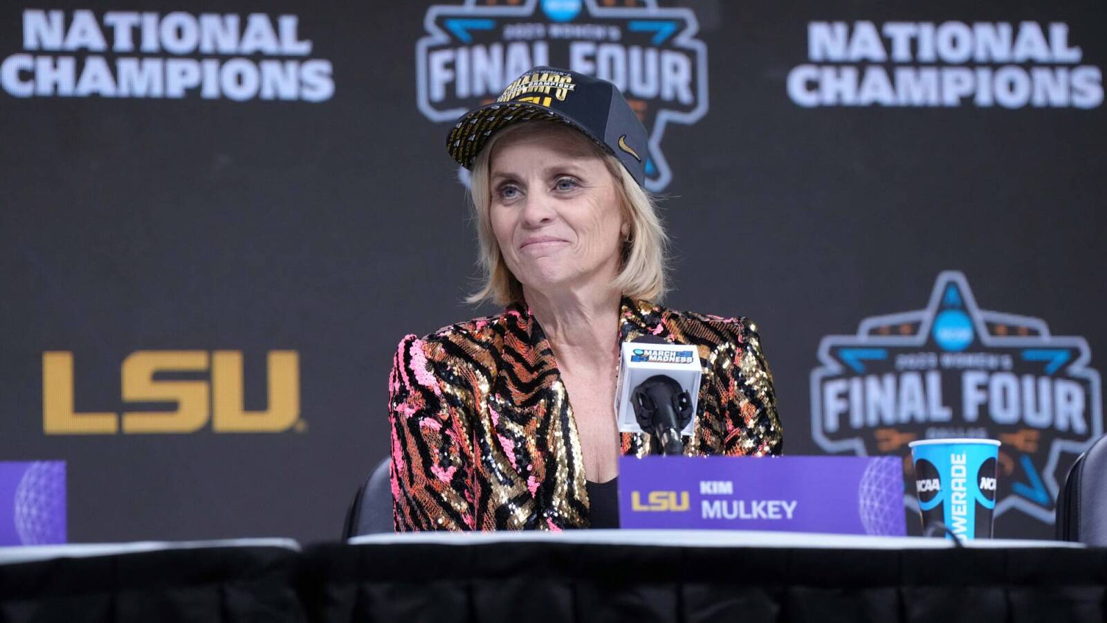 LSU agrees to extension with Kim Mulkey | Yardbarker