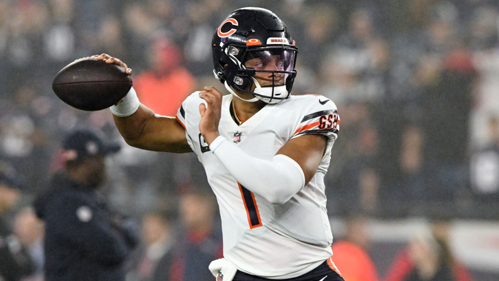 NFL legend shares his thoughts on Bears' quarterback Justin Fields and ...