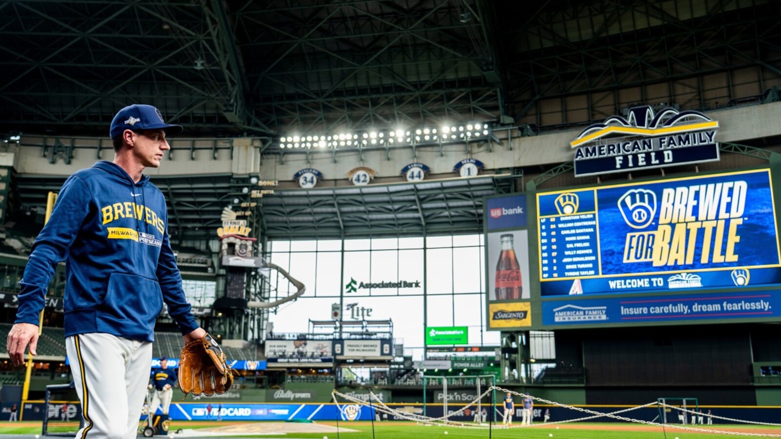 Longtime Milwaukee Brewers Manager to Take Another Interview This ...