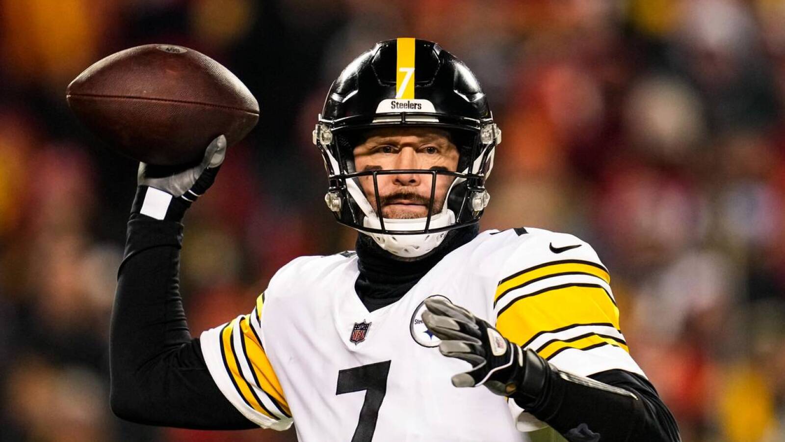 Pittsburgh Steelers Ben Roethlisberger Throwing