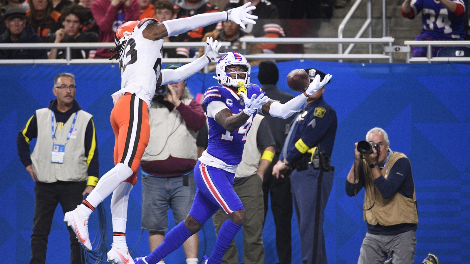 Watch: Bills WR Stefon Diggs brings fan on the field to play catch ...
