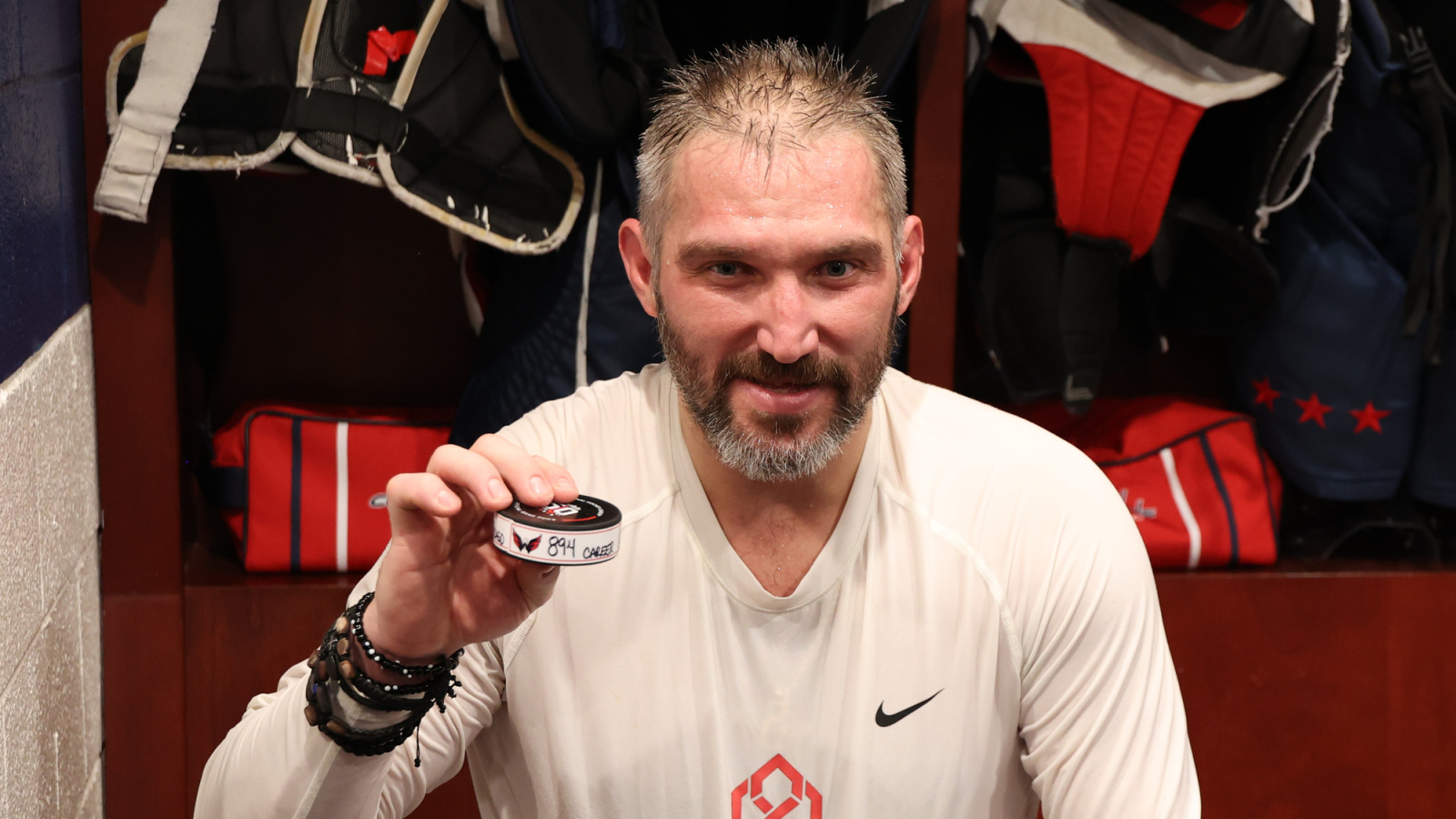 Ovechkin Ties Gretzky’s Record, Shoots Down Offer from Coach | Yardbarker
