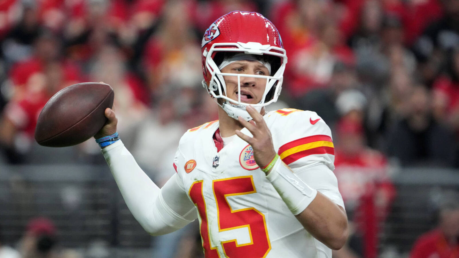 Watch: Chiefs pull off a fake reverse flea-flicker vs. Raiders | Yardbarker