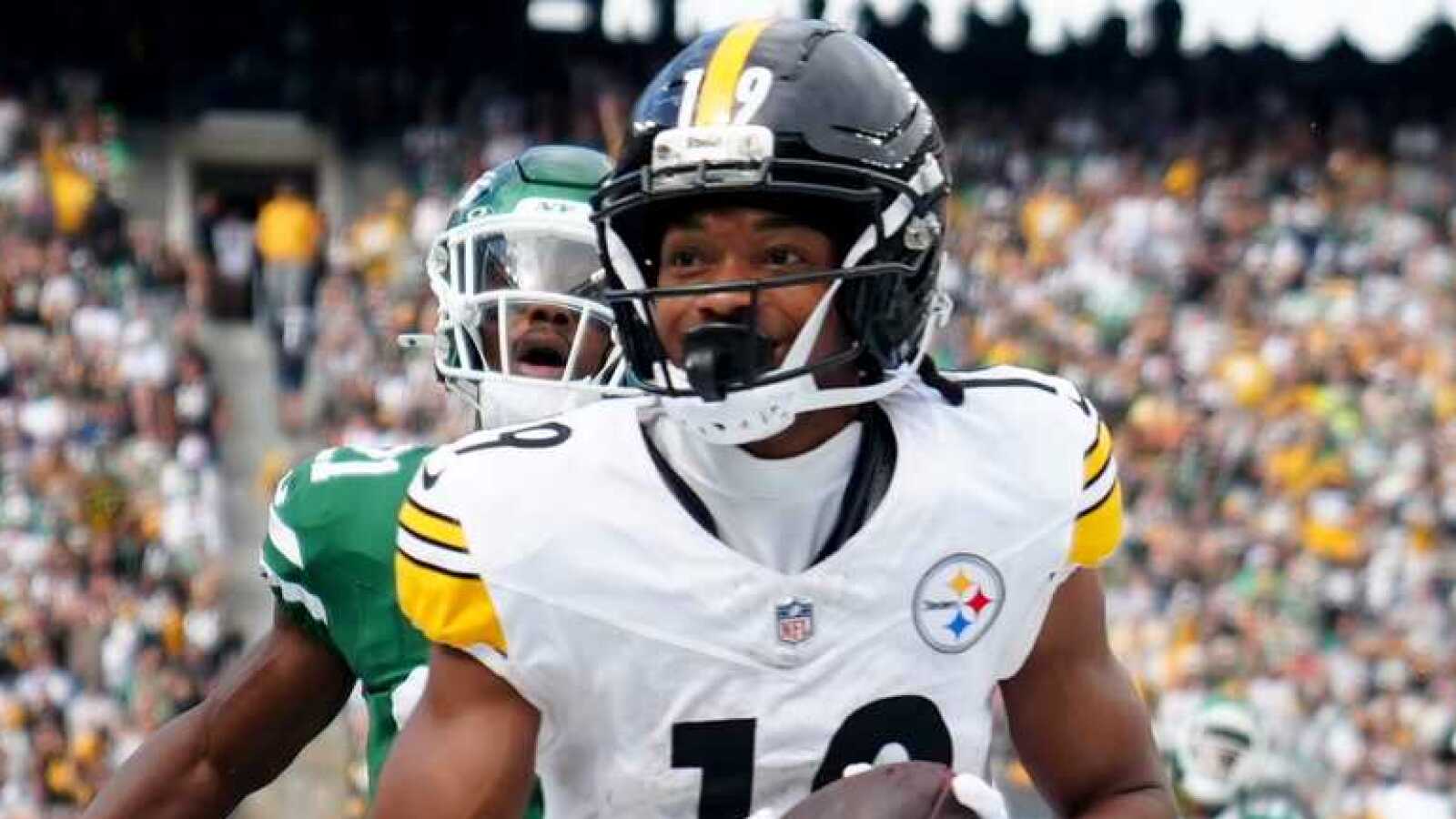 A Frustrated Steelers' Aaron Rodgers Sends Direct Message To Calvin ...