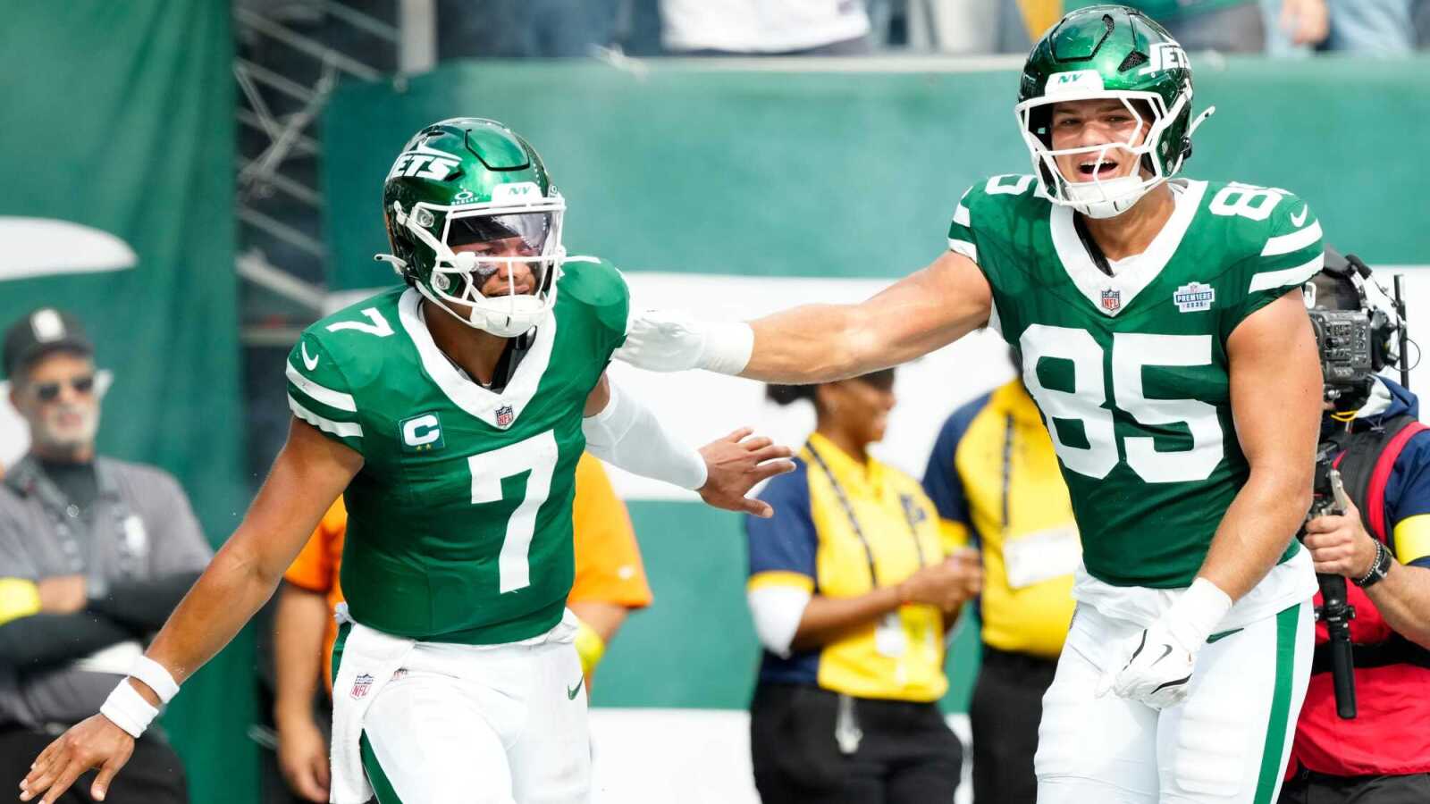 Justin Fields Very Impressive in Debut as Jets Fall 34-32 | Yardbarker