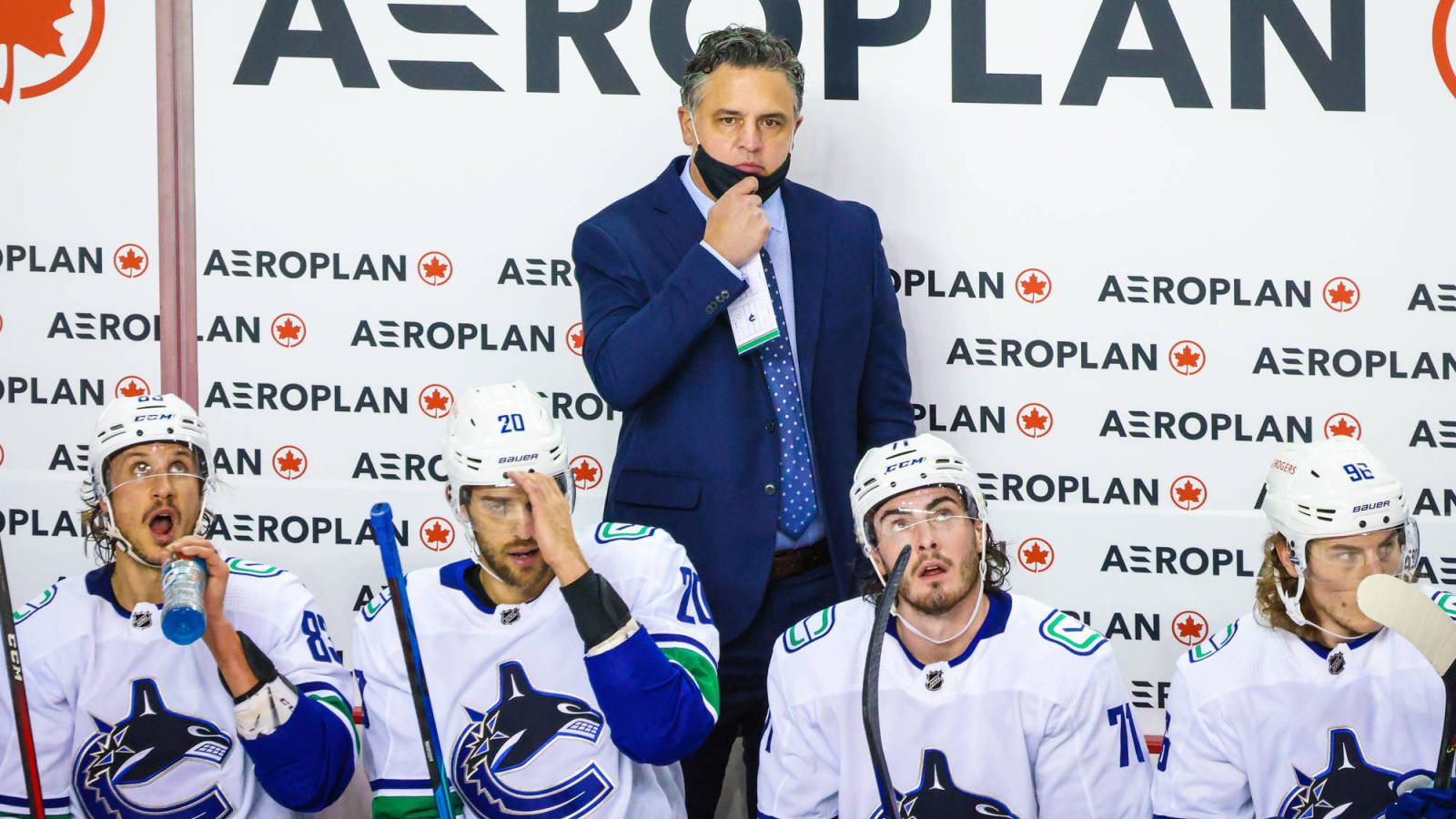 Canucks sign coach Travis Green to multiyear extension | Yardbarker